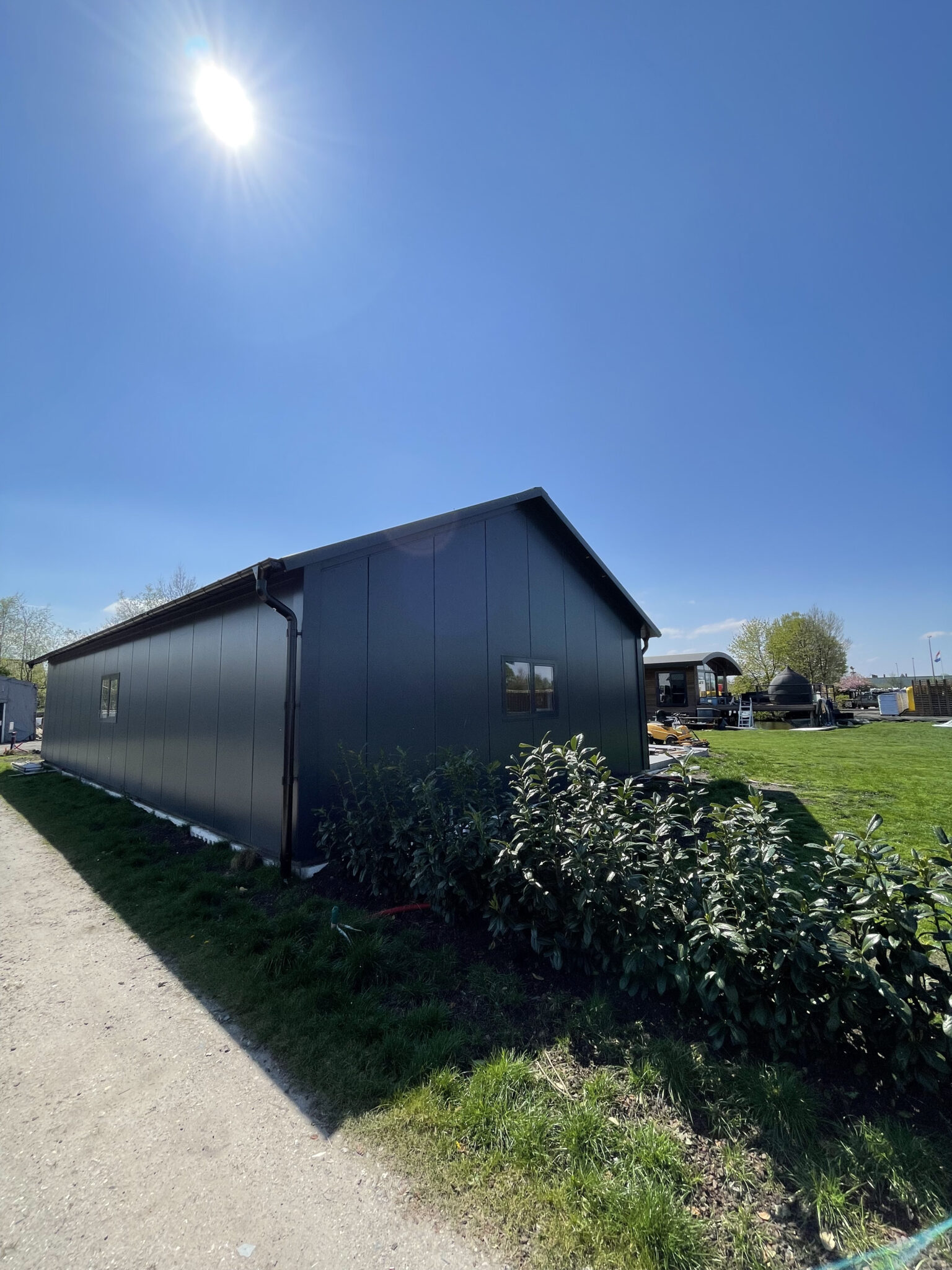 Loods bouwen met sandwichpanelen - Finish Building